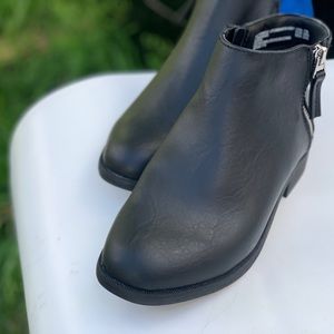 Time and Tru | Shoes | Time And Tru Ladies Two Zip Black Ankle Boots ...